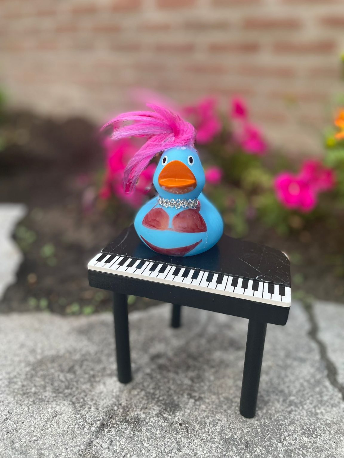 Meet Christine le Duck, the sexy & musical duckster – Adventure Ducksters